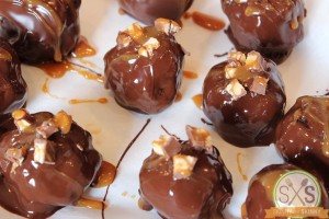 Snickers Brownie Bombs